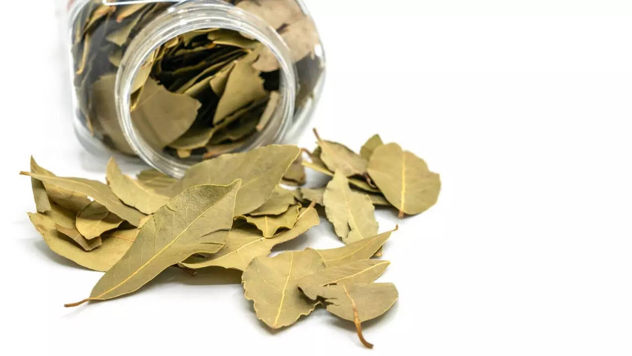 Surprising benefits of drinking bay leaf water on an empty stomach ...