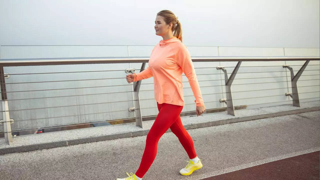 Walking Technique: This is the right way to move your hands while ...