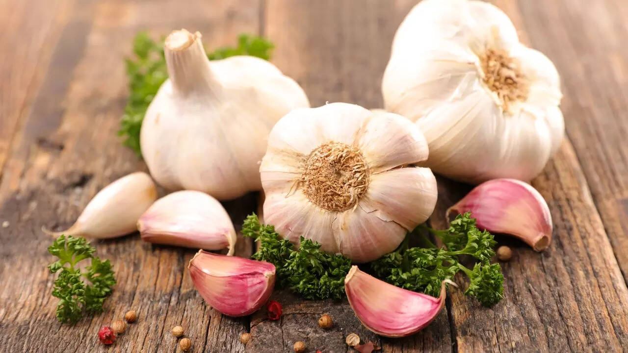 Raw garlic health benefits: Why should one eat 2 cloves of raw garlic ...