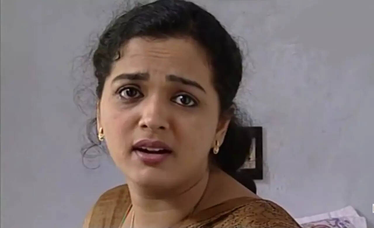 Jwalayayi Serial: Vinduja Menon on 25 Years of 'Jwalayayi': The serial ...