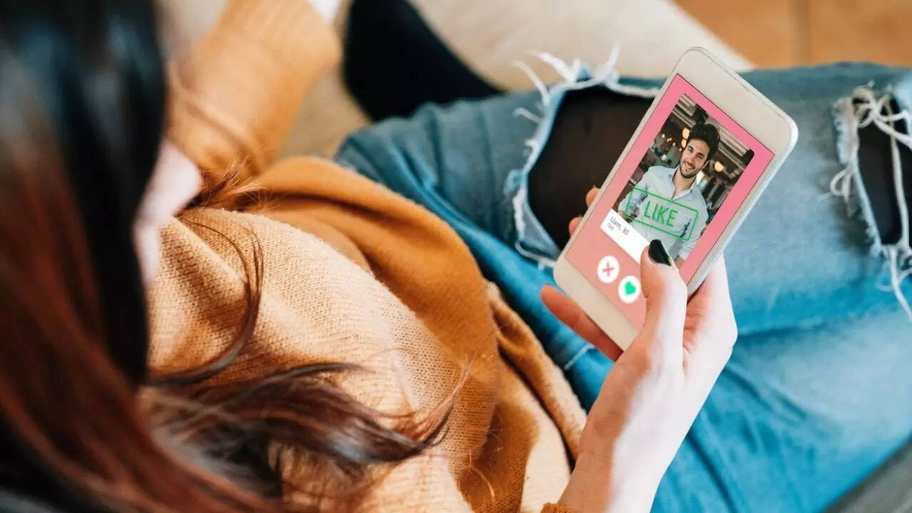 What is ego-scrolling? The toxic dating trend serious daters should ...