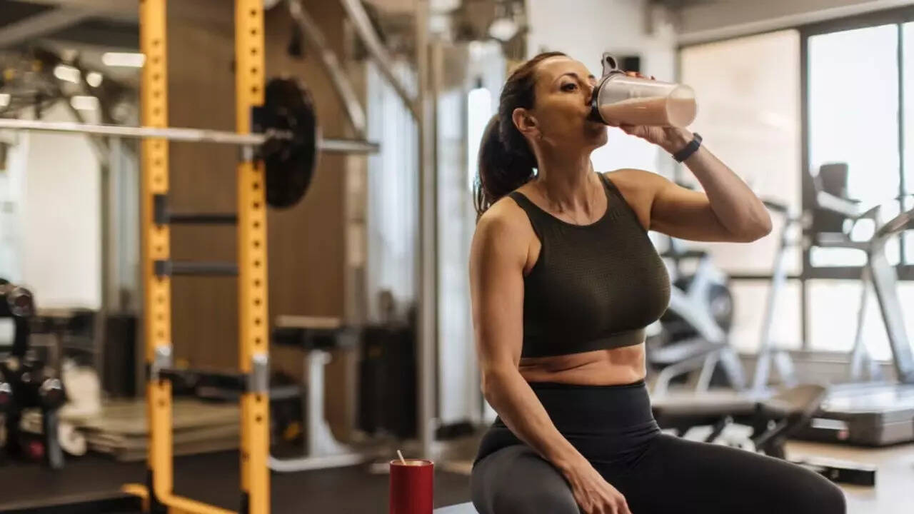 Protein shake BEFORE or AFTER workout? Here's what the study says ...
