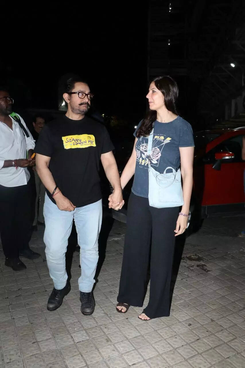 Aamir Khan steps out hand-in-hand with girlfriend Gauri Spratt for ice ...