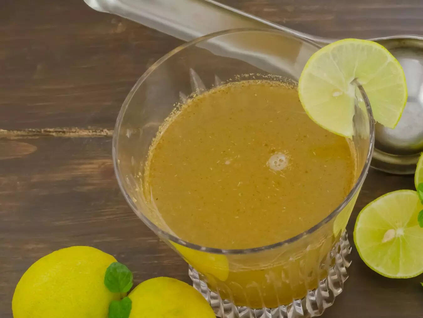 Why should you add a pinch of black pepper to lemon water | - Times of ...