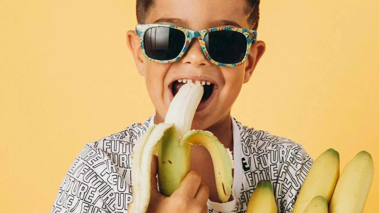 7 Side effects of overeating bananas on your digestion, heart, blood ...