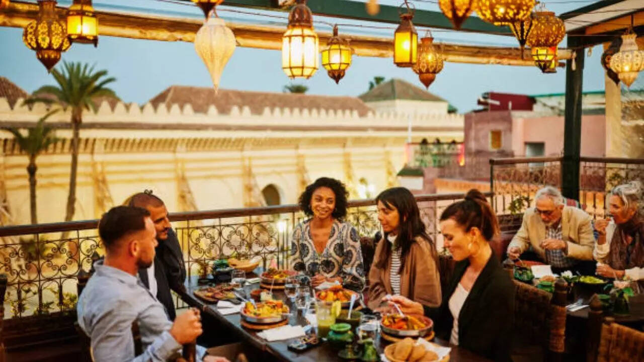 Digestion problems? Experts reveal the best time for dinner to help ...