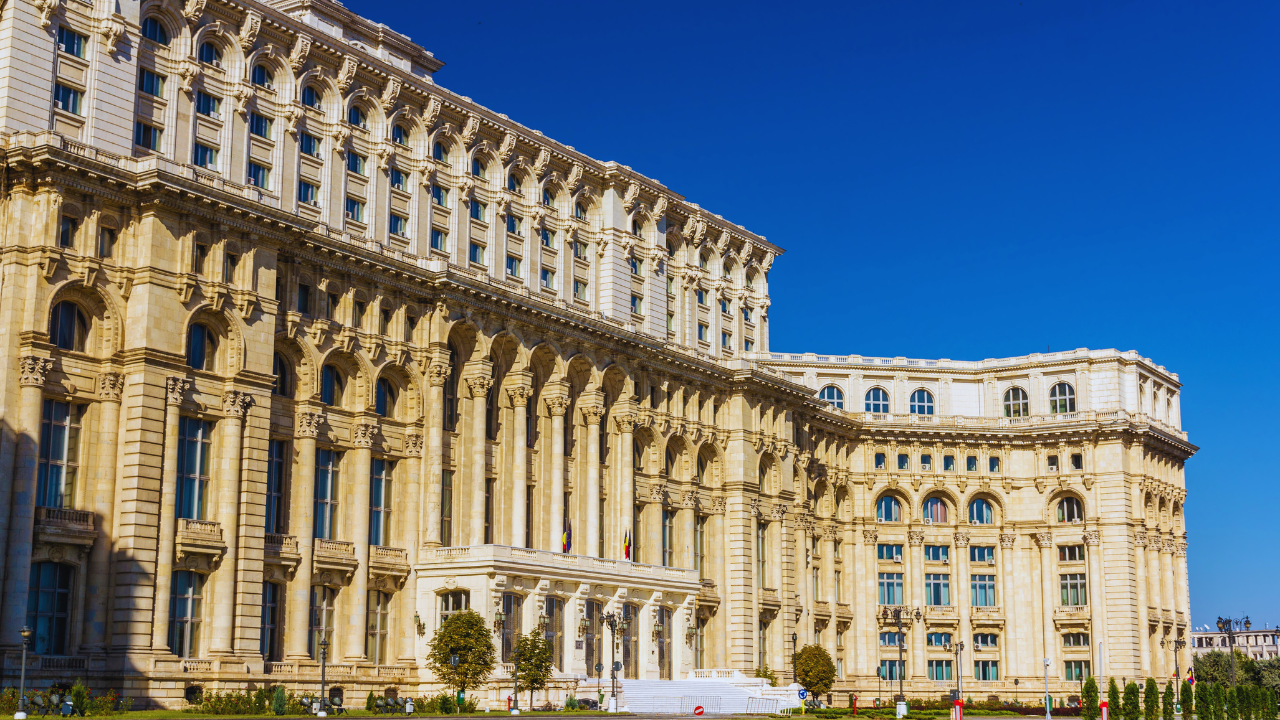 Inside the world's heaviest building, and is it sinking every year ...