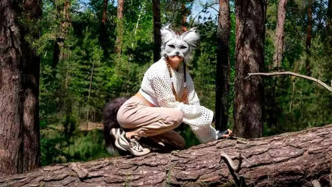 What is Quadrobics? Viral fitness trend that has people running on all ...