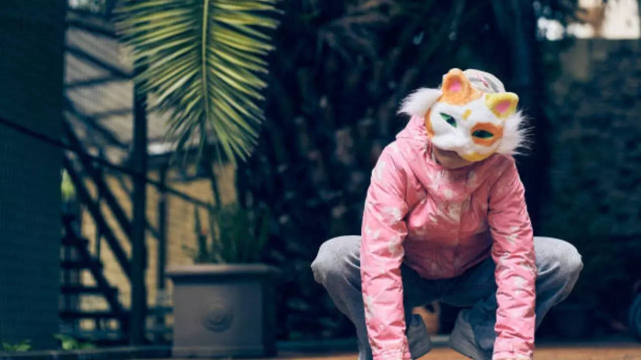 What is Quadrobics? Viral fitness trend that has people running on all ...