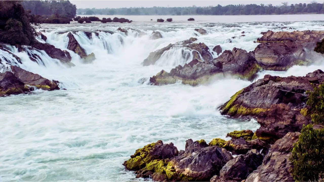 Discover Khone Phapheng Falls, the widest waterfall in the world ...