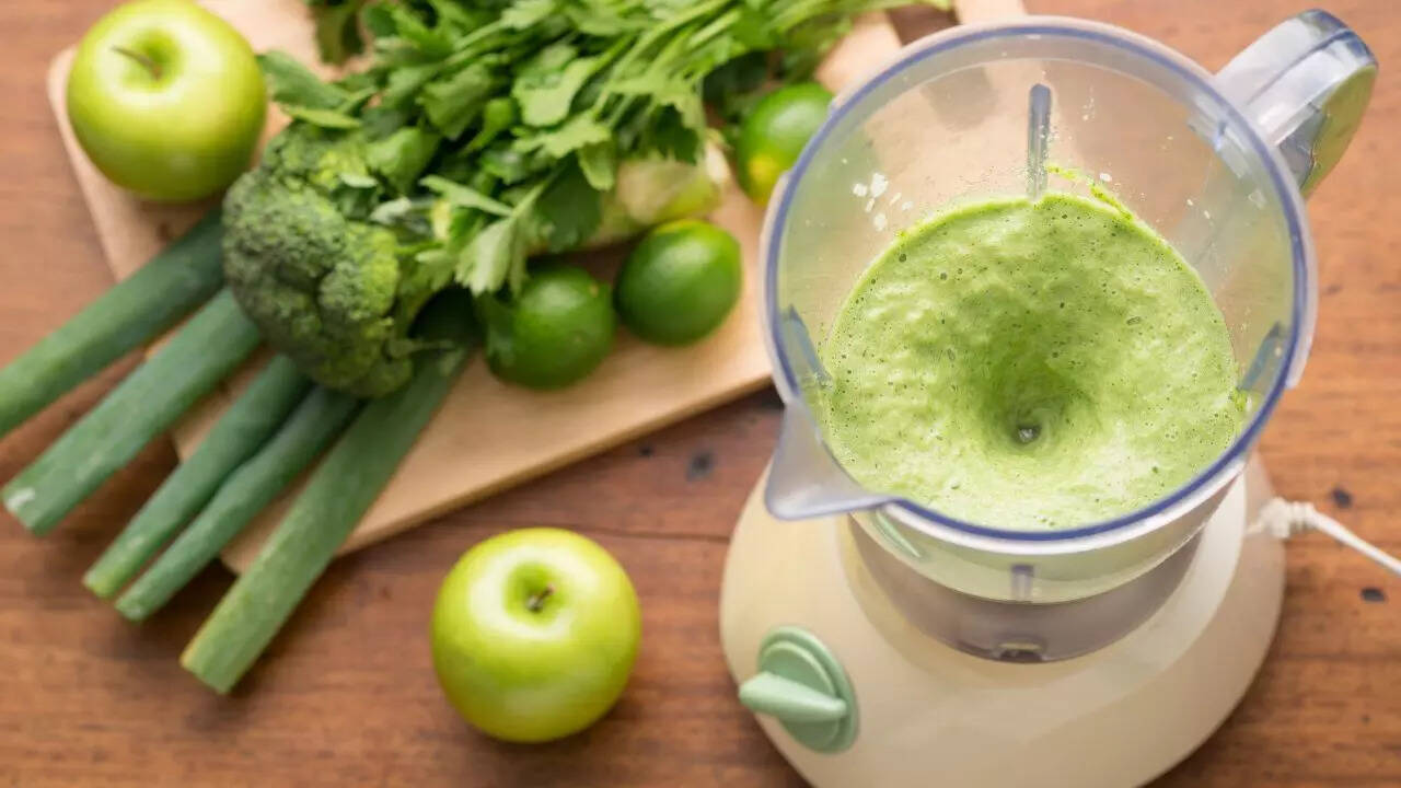 Tired of dirty mixer jars? Try this viral cleaning hack for spotless ...