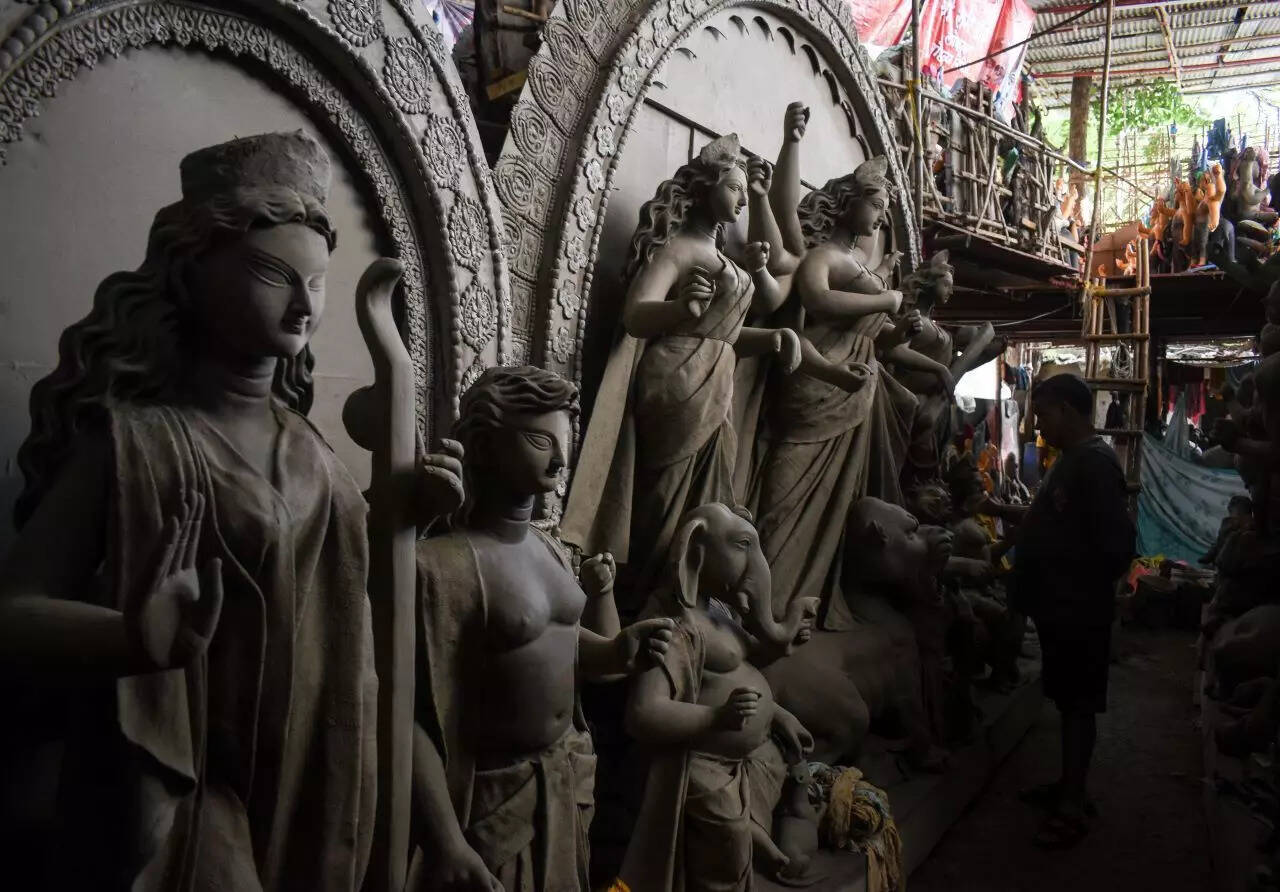City begins prepping for Durga Puja - The Times of India