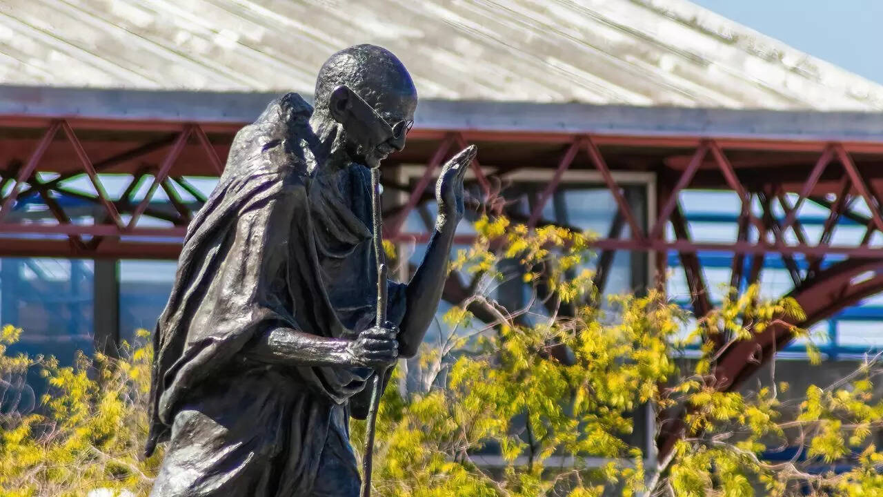 Mahatma Gandhi Quotes: 20 famous quotes by Mahatma Gandhi on hard work ...