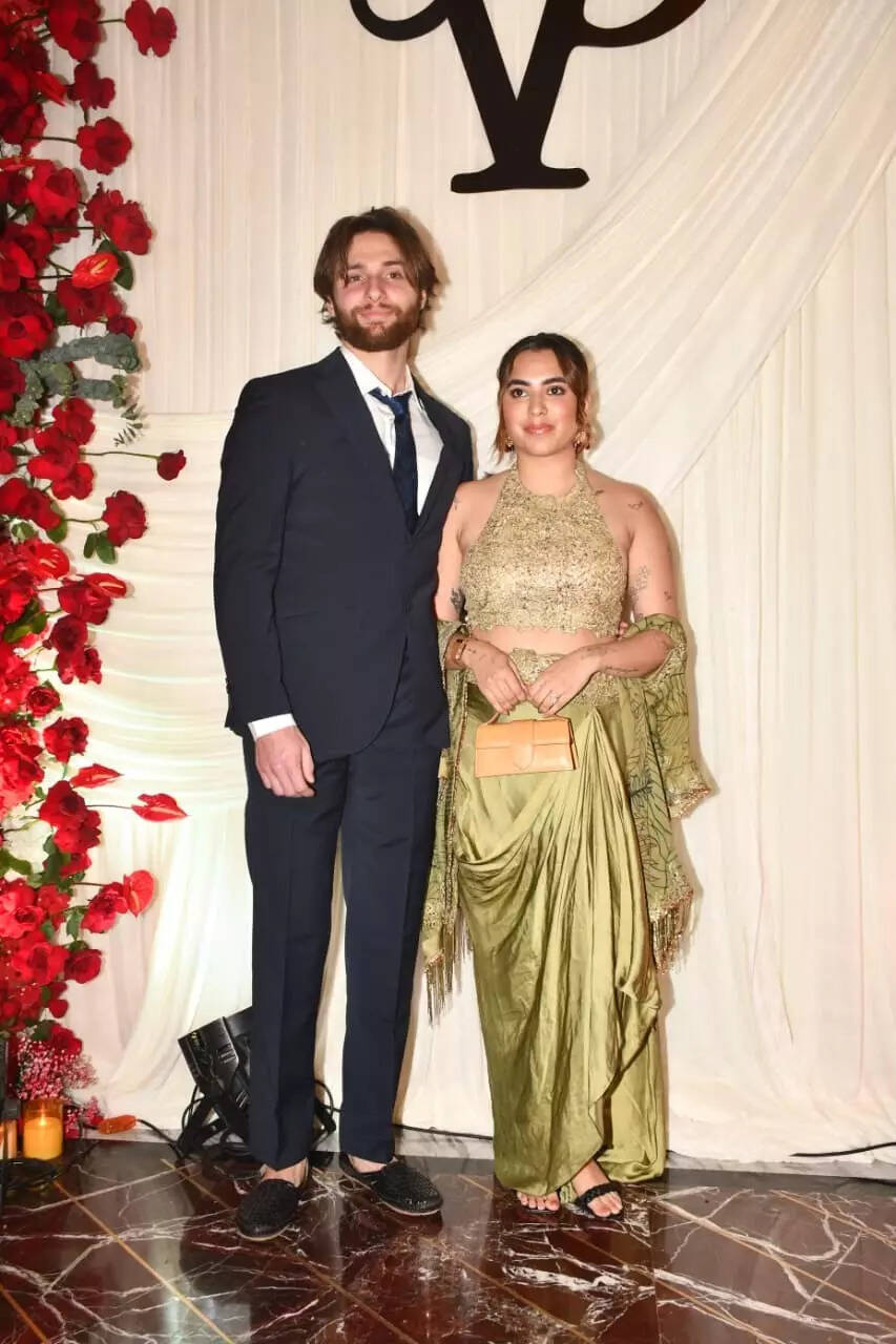 Prakriti Kakar–Vijay Anand wedding reception: Sisters Akriti Kakar and ...