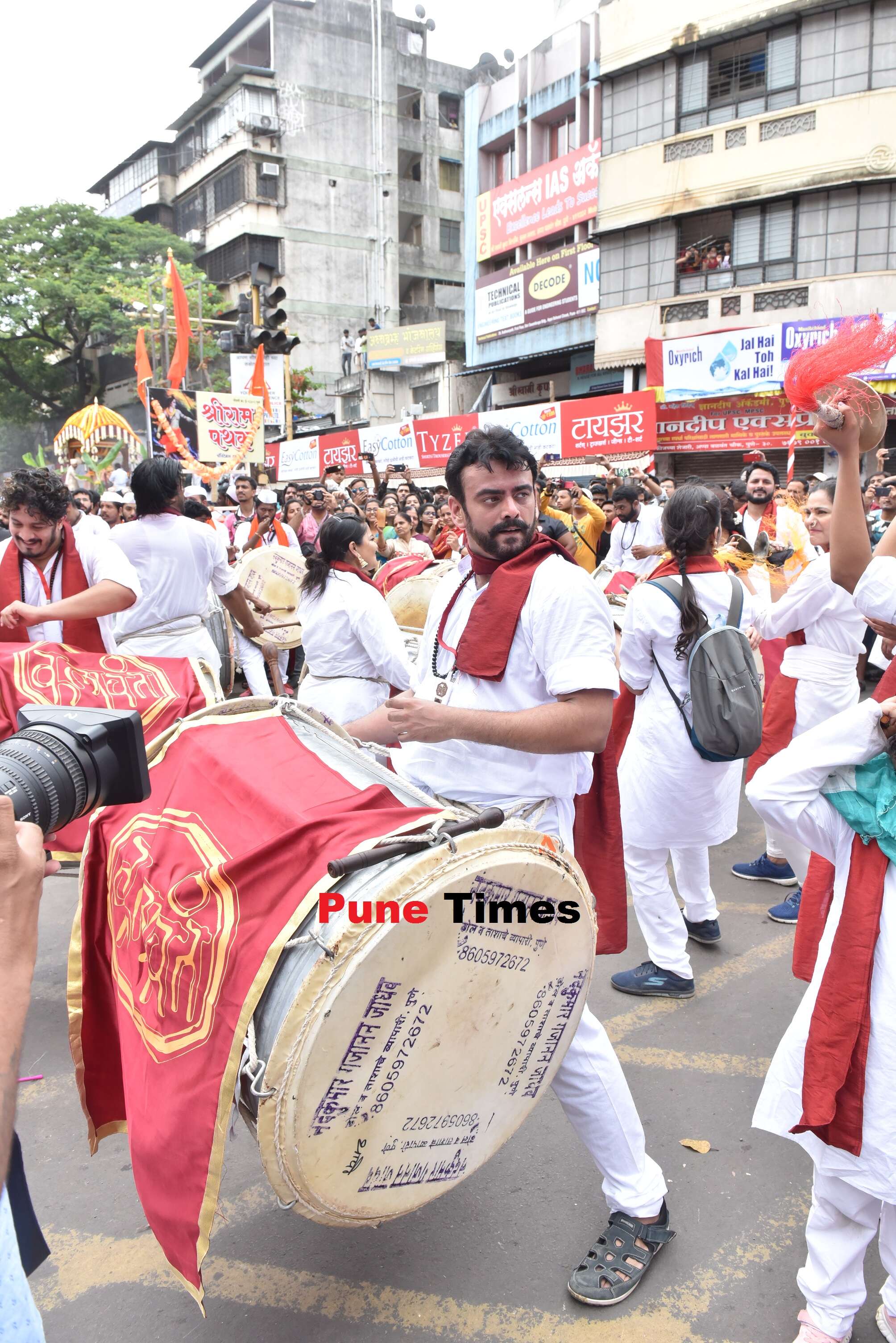 Dhol Pathak: Marathi actors play the dhol tasha for Ganesh festival ...