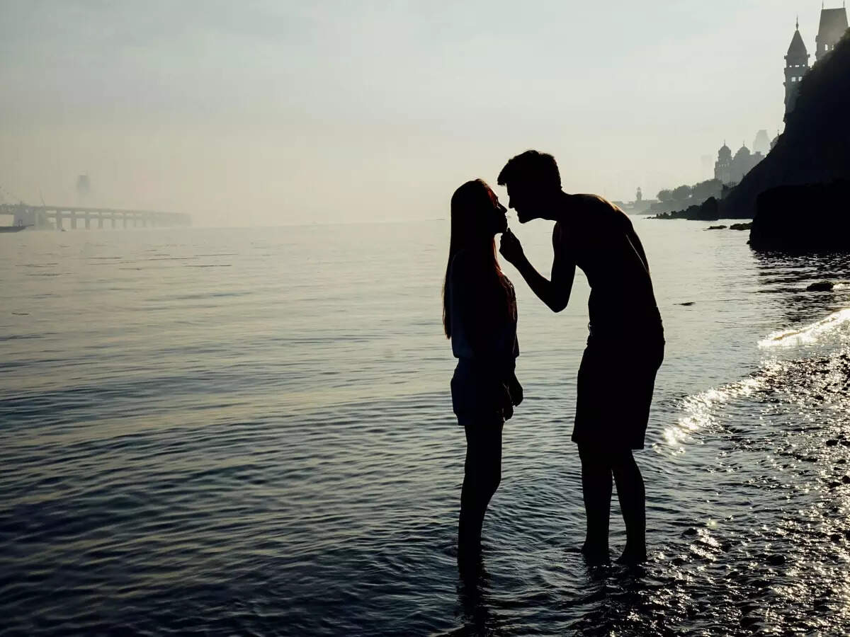 Happy Kiss Day 2025: Best Messages, Quotes, Wishes and Images to share ...