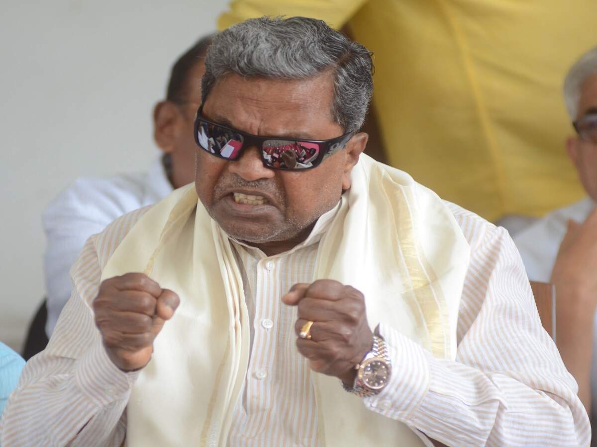 Siddaramaiah, HD Deve Gowda back in the ring