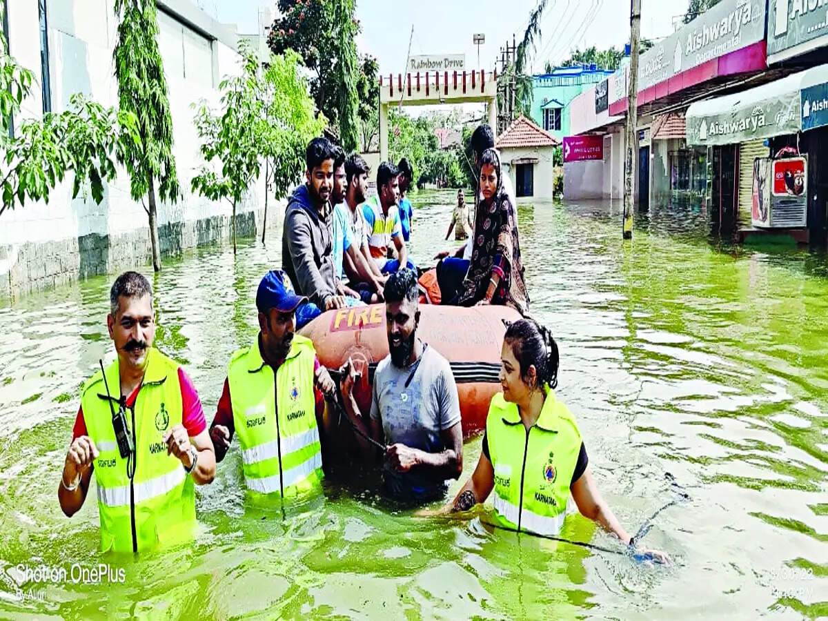 Consultant turns hero, saves 100s in floods