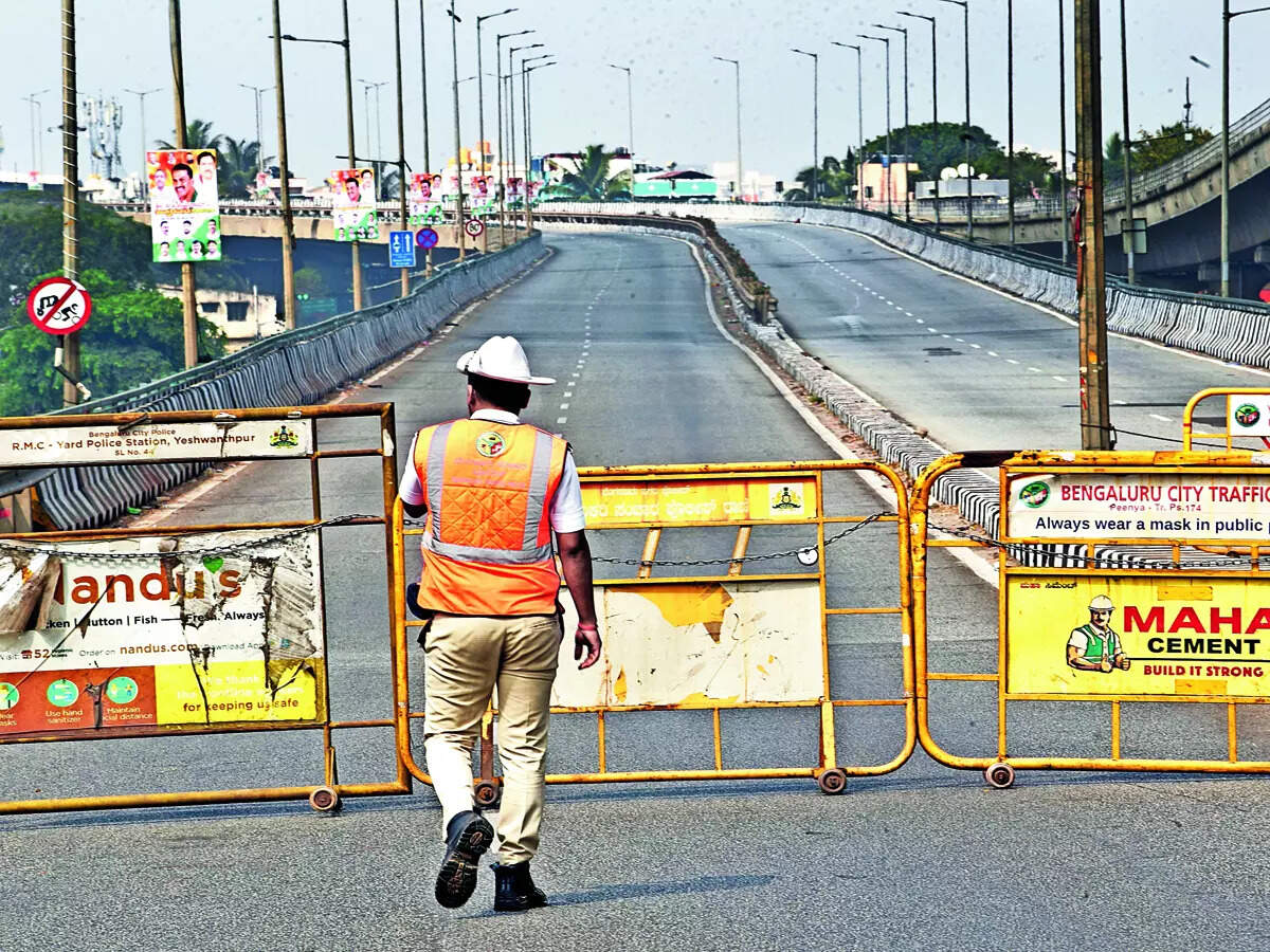 Clear and present, traffic police