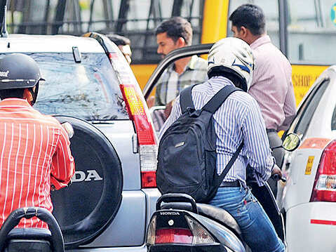 Techie bites into road rage, loses teeth