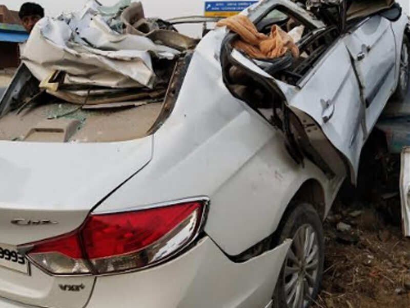 Economics lecturer along with her son killed in road accident on Agra-Lucknow expressway | Agra ...
