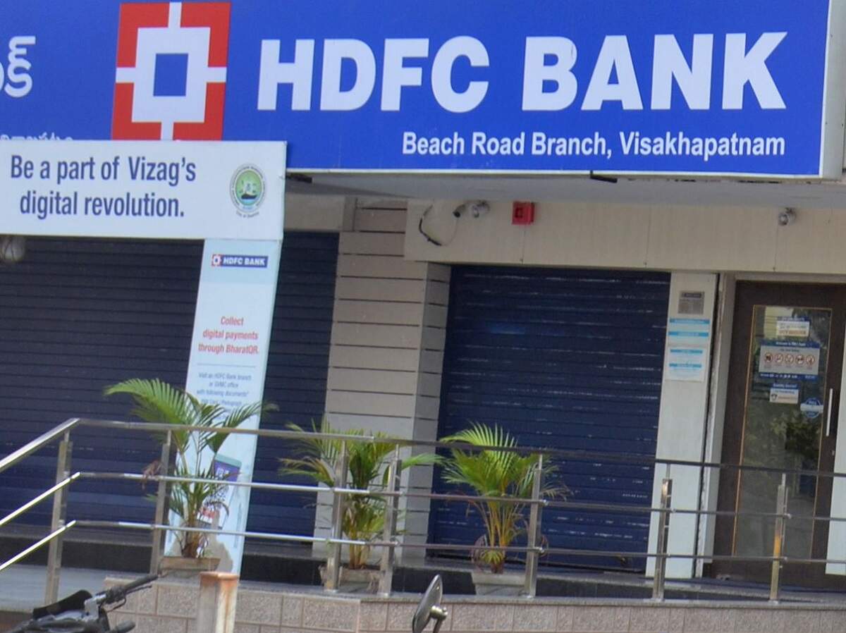 HDFC Bank bucks trend, reports 7.41 pc rise in deposits in March quarter