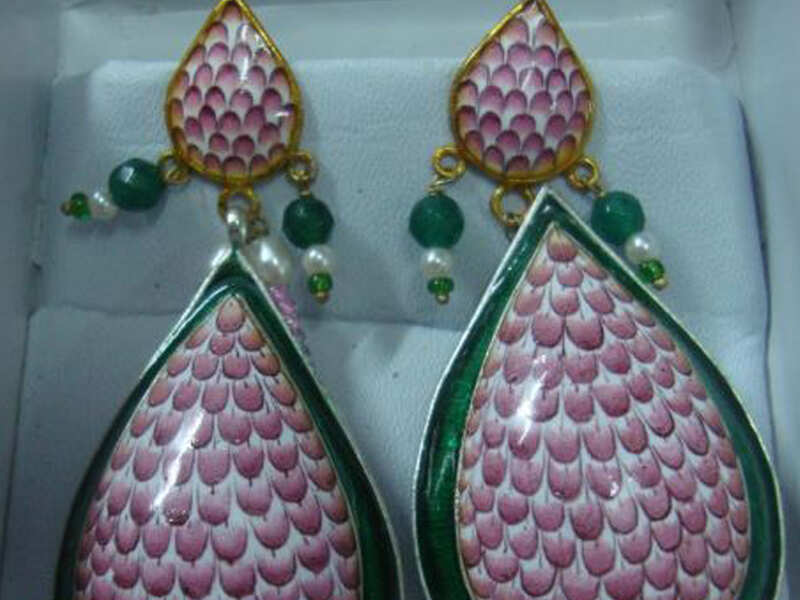 Gulabi Meenakari: Banarasi artisan displays his crafts at Riyadh ...