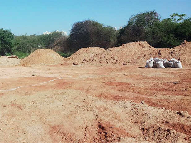 Mud alert: BBMP carries on road work in lake’s buffer zone