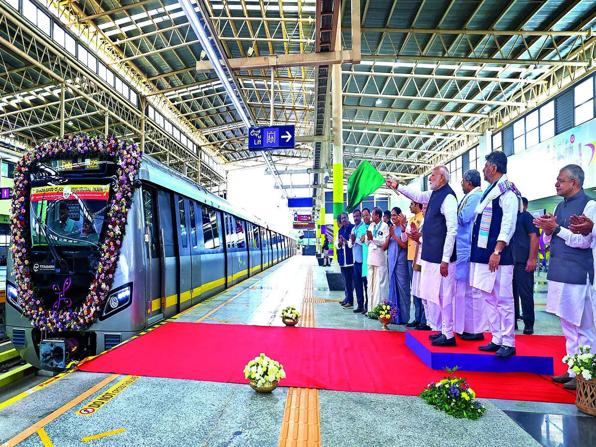 Wait until 2026 for E-city metro every 6 minutes