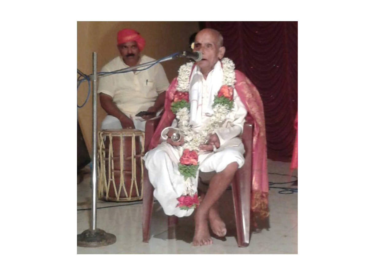 Bengaluru: Meet the 100-year-old singer who suffers from dementia but ...