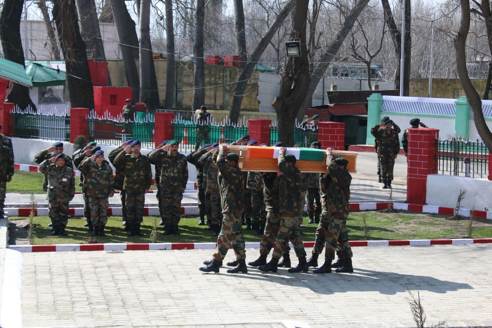 3 Indian Army personnel martyred in Pampore encounter, 4 militants ...