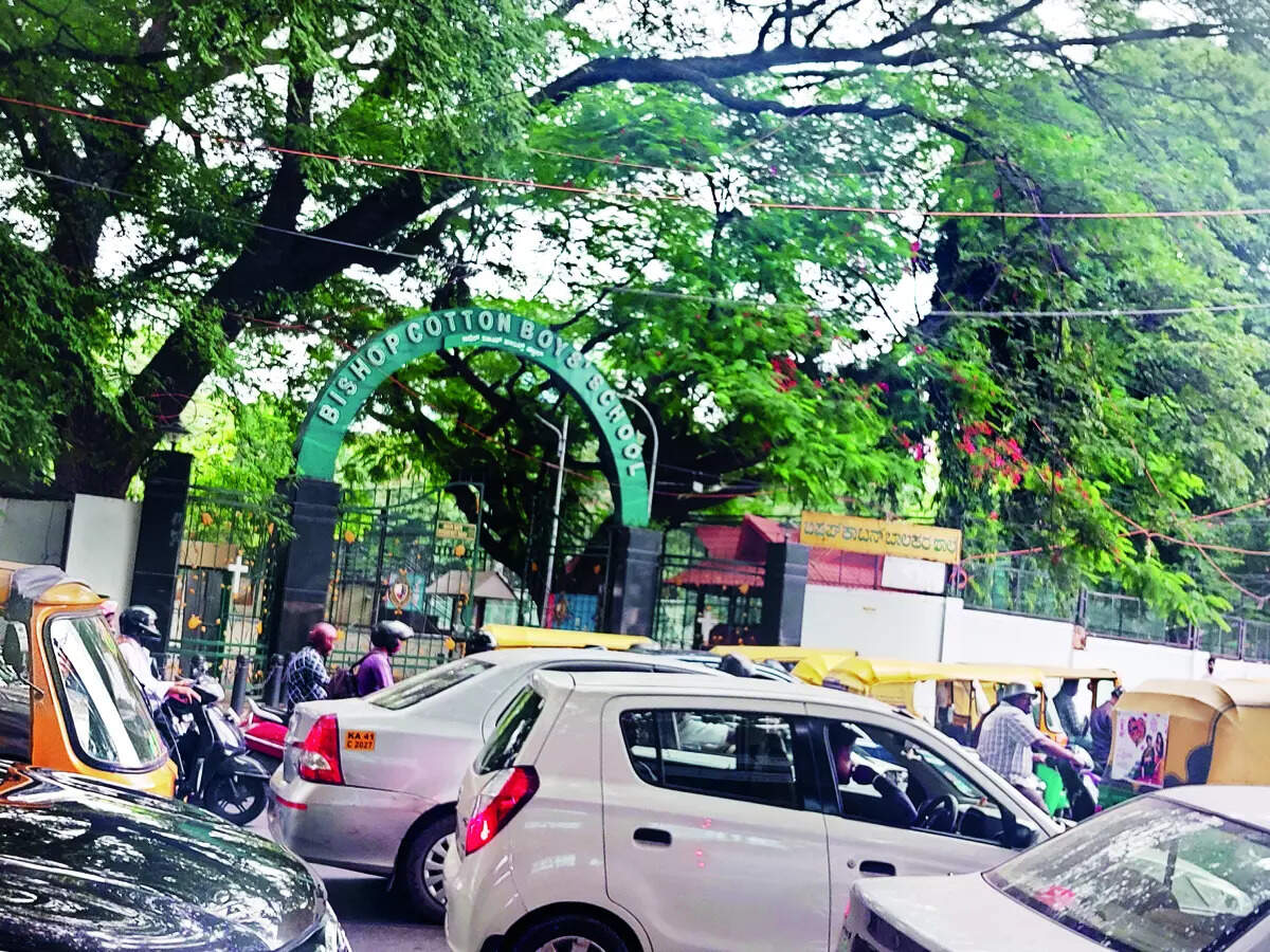 Class congestion: School rush hour chokes roads