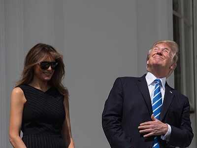 Donald Trump: Donald Trump looks at sun during solar eclipse without ...