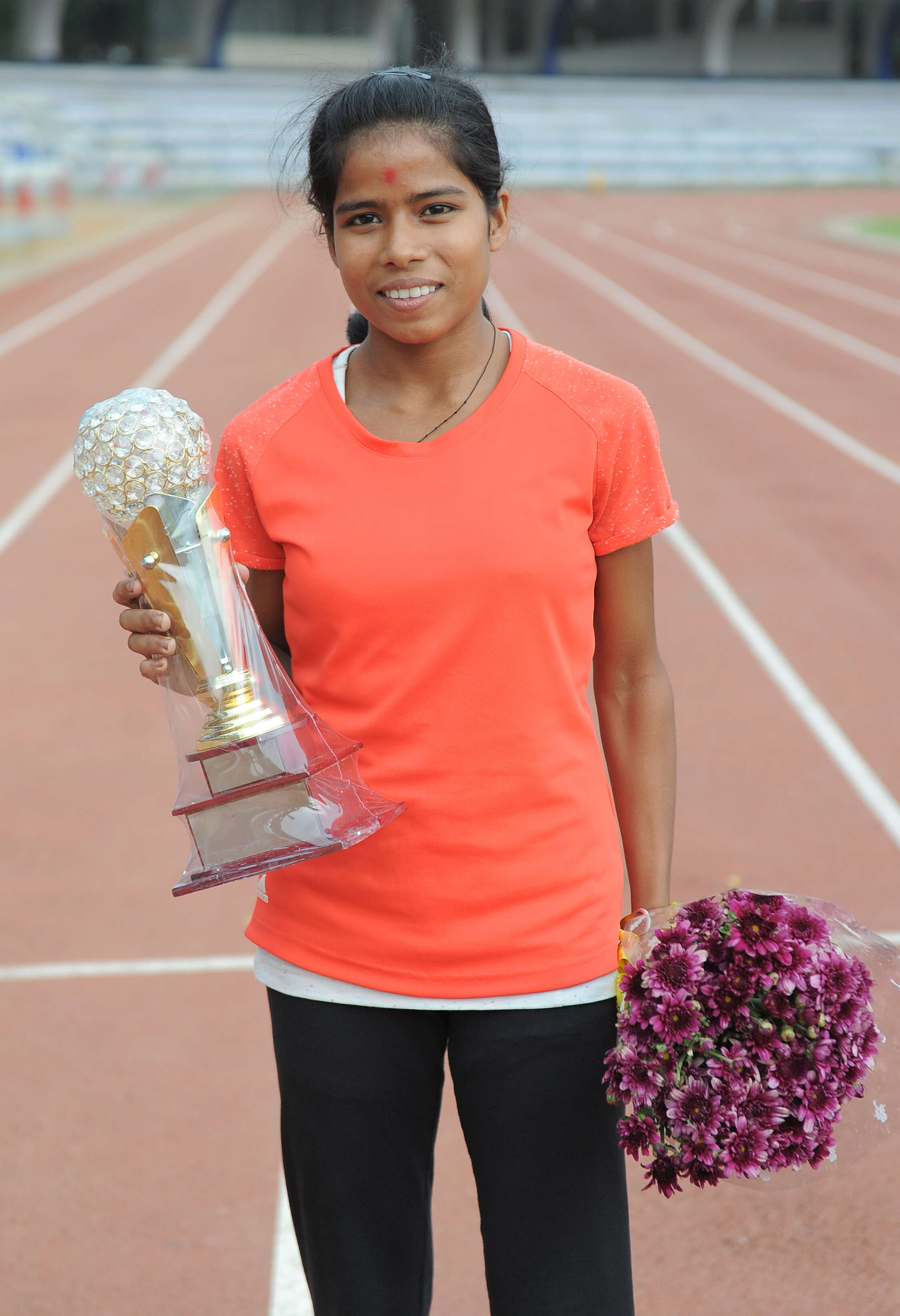 Lili caps off run with 800m gold
