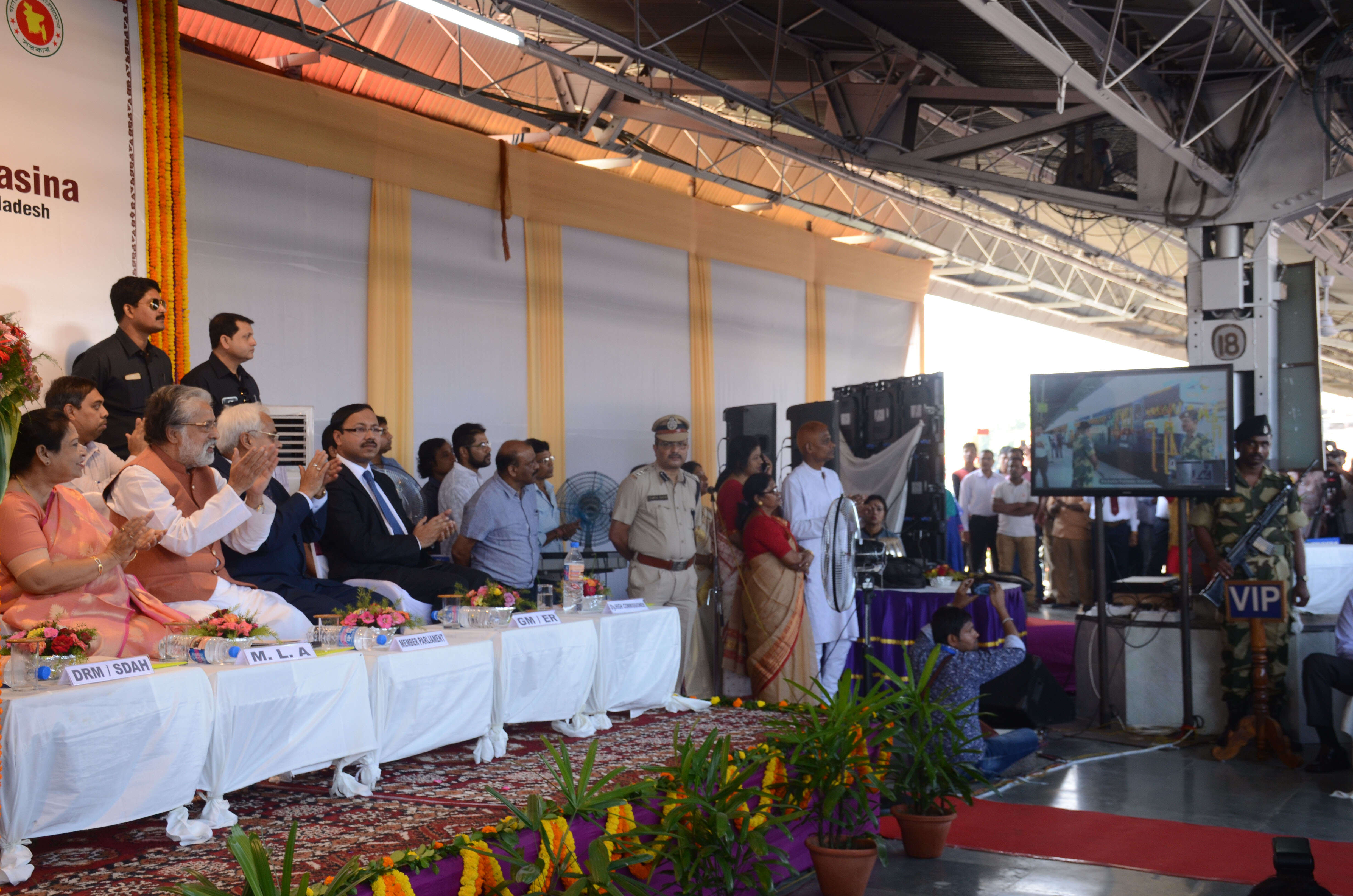 kolkata: Bandhan Express, new passenger train from Kolkata to Khulna in ... kolkata: Bandhan Express, new passenger train from Kolkata to Khulna in ...