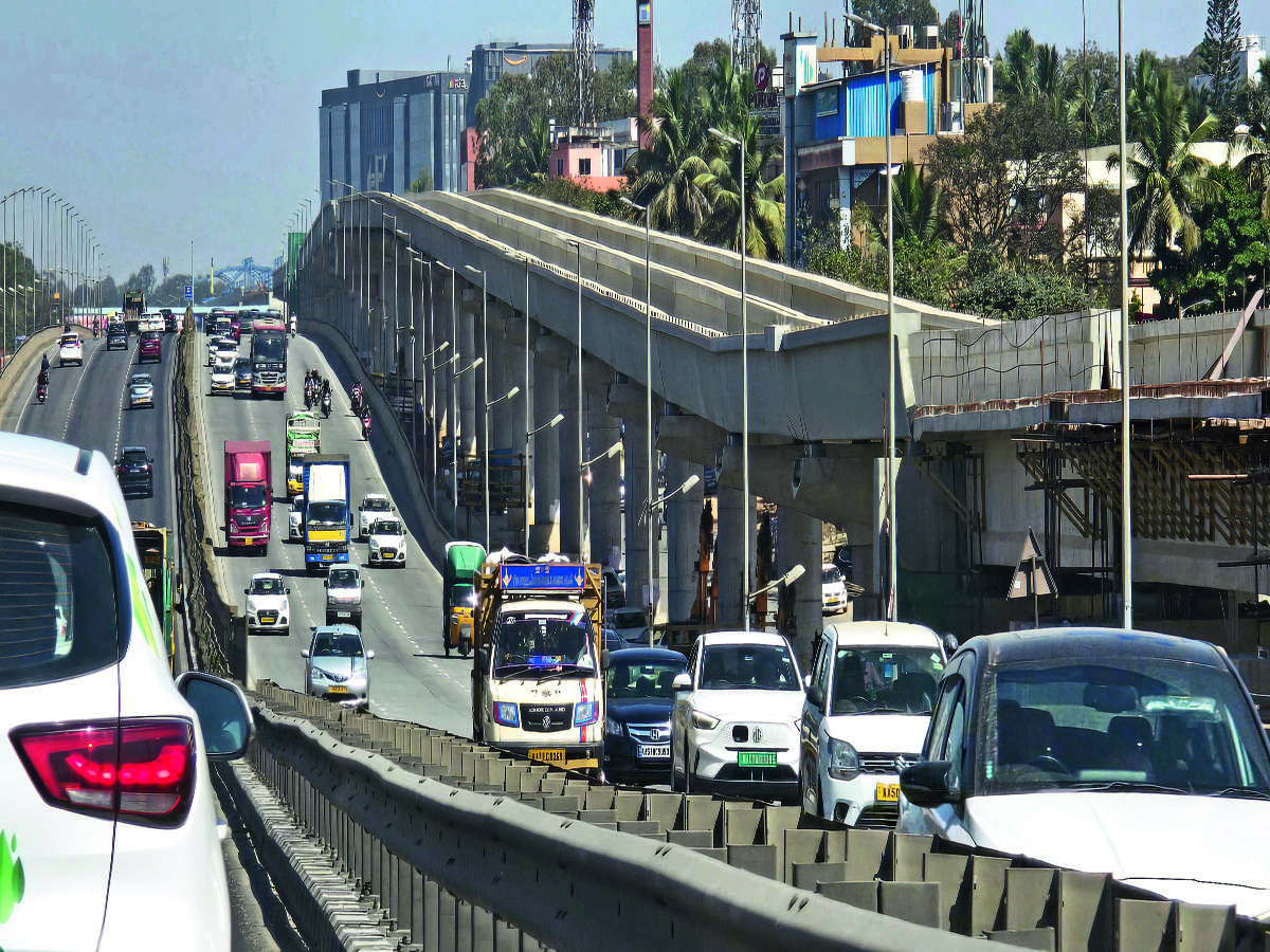 Blue Line metro delay extends commuters’ traffic nightmare