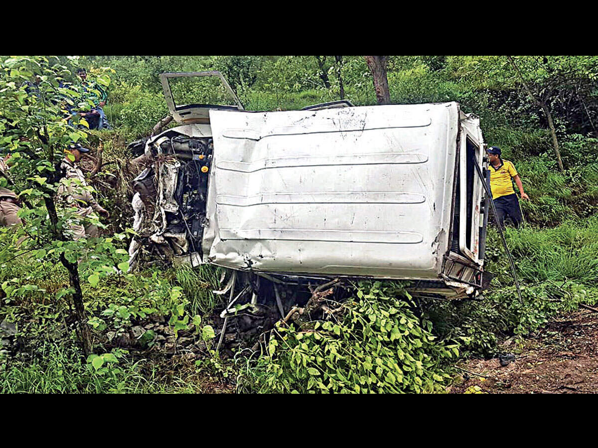 Nine children killed after bus falls into gorge