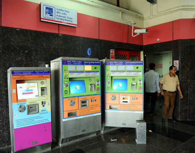 Delhi: All metro stations to go counterless soon, tokens only from ...
