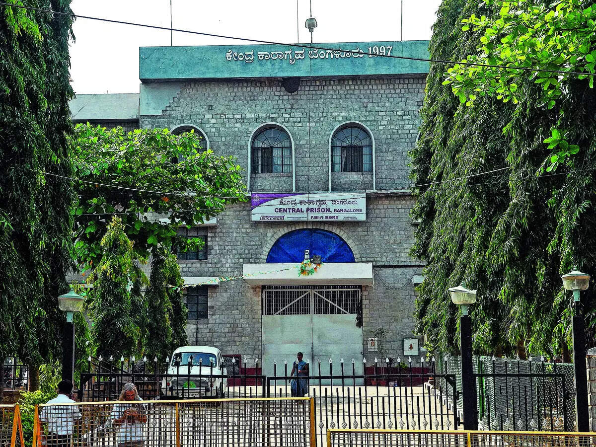 Jail raid finds contraband, staff in radar