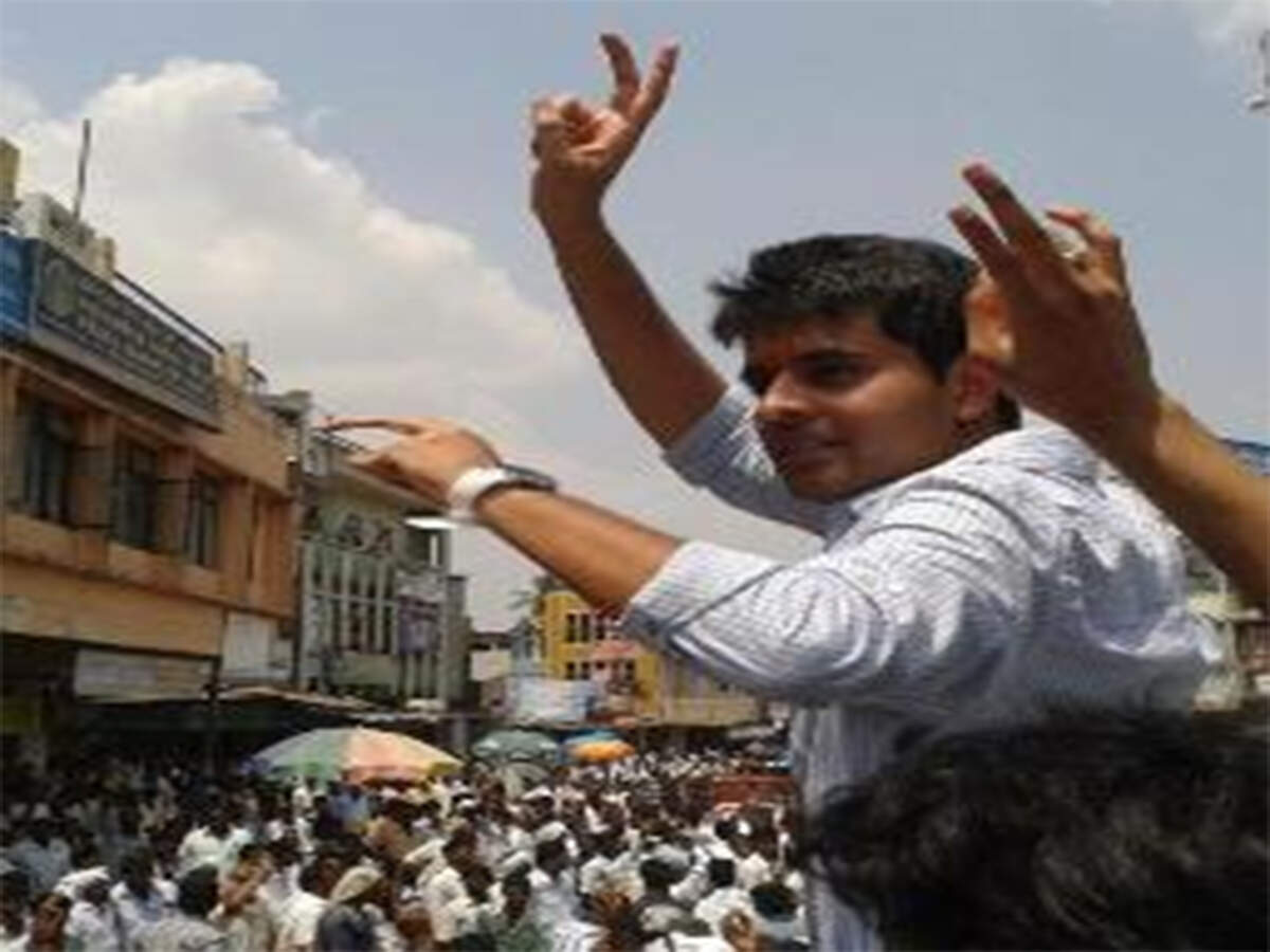 Lok Sabha polls: Prajwal Revanna meets senior Congress leaders