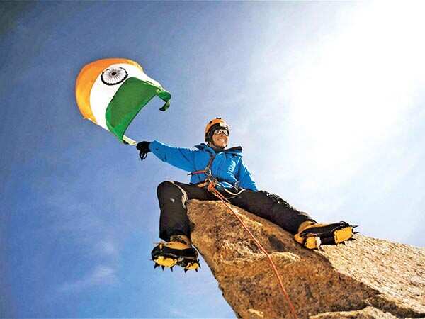 Hrithik Roshan: Hrithik Roshan plays Noida mountaineer Arjun Vajpai in ...