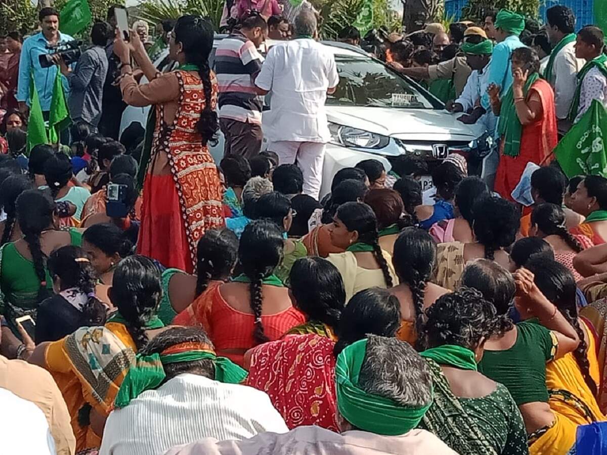 Andhra Pradesh: 426 farmers, women booked for obstructing lady official ...