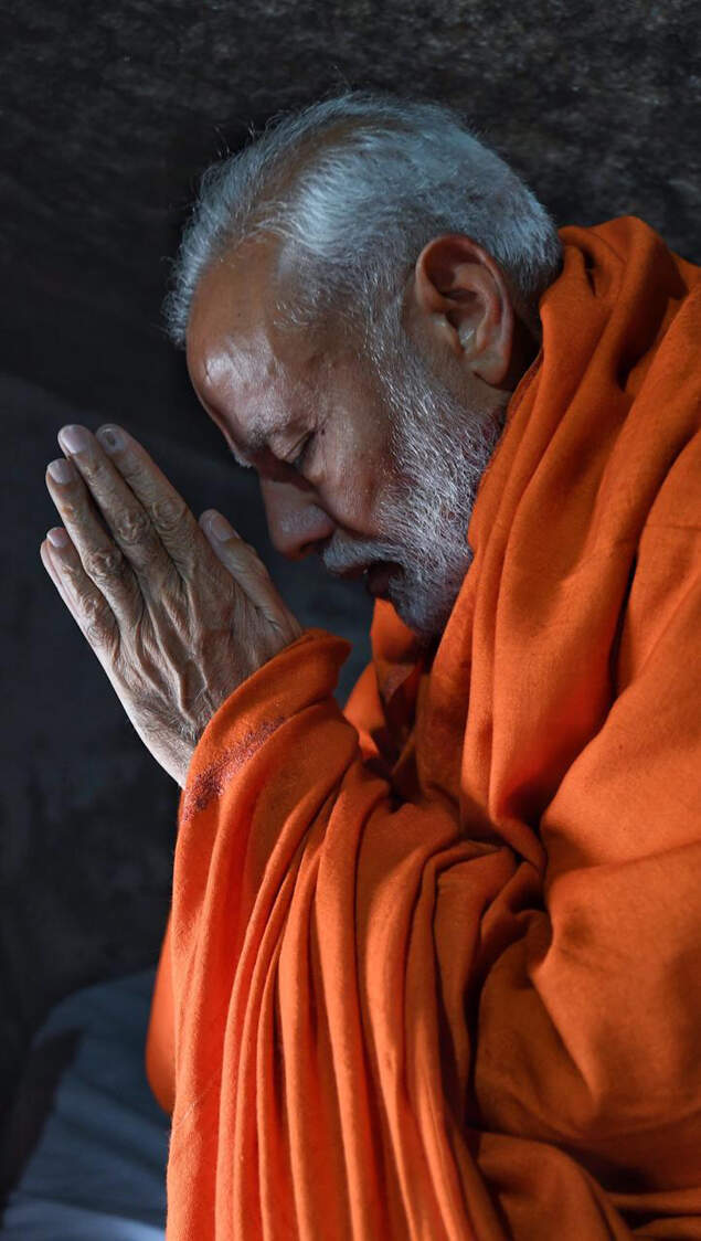PM Modi offers prayers at Kedarnath, to visit Badrinath Sunday | India ...