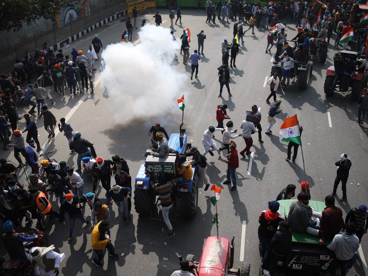 Tractor rally: Clashes between farmers, police in parts of Delhi ...