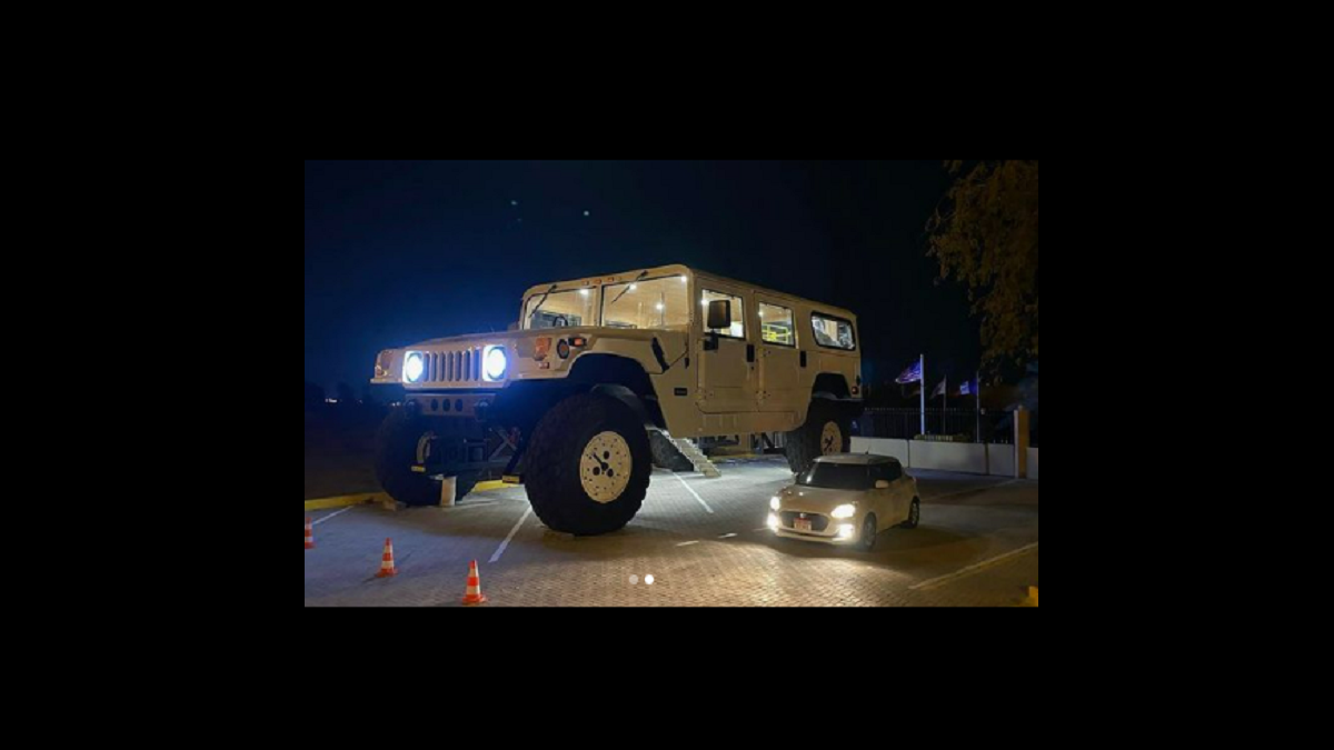 World's largest Hummer: 22 feet tall and it uses one diesel engine for ...