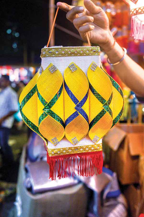Illusions, cartoons and stars light up Mahim’s Kandeel Galli | Mumbai ...