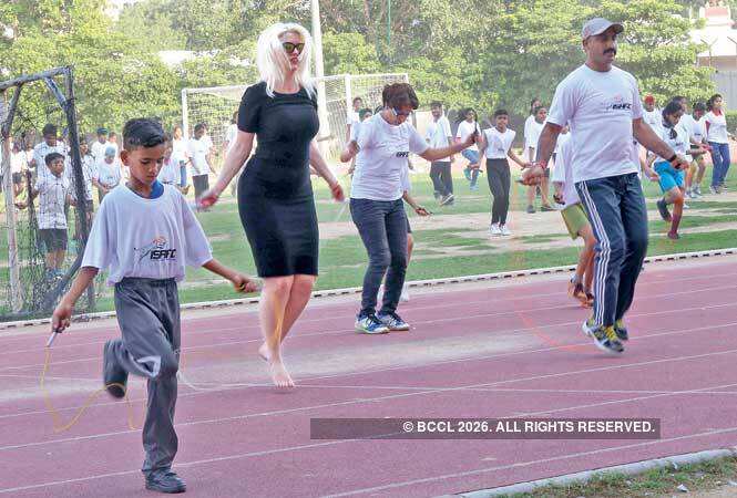 600 Delhi kids attempt a rope-skipping record | Delhi News - Times of India