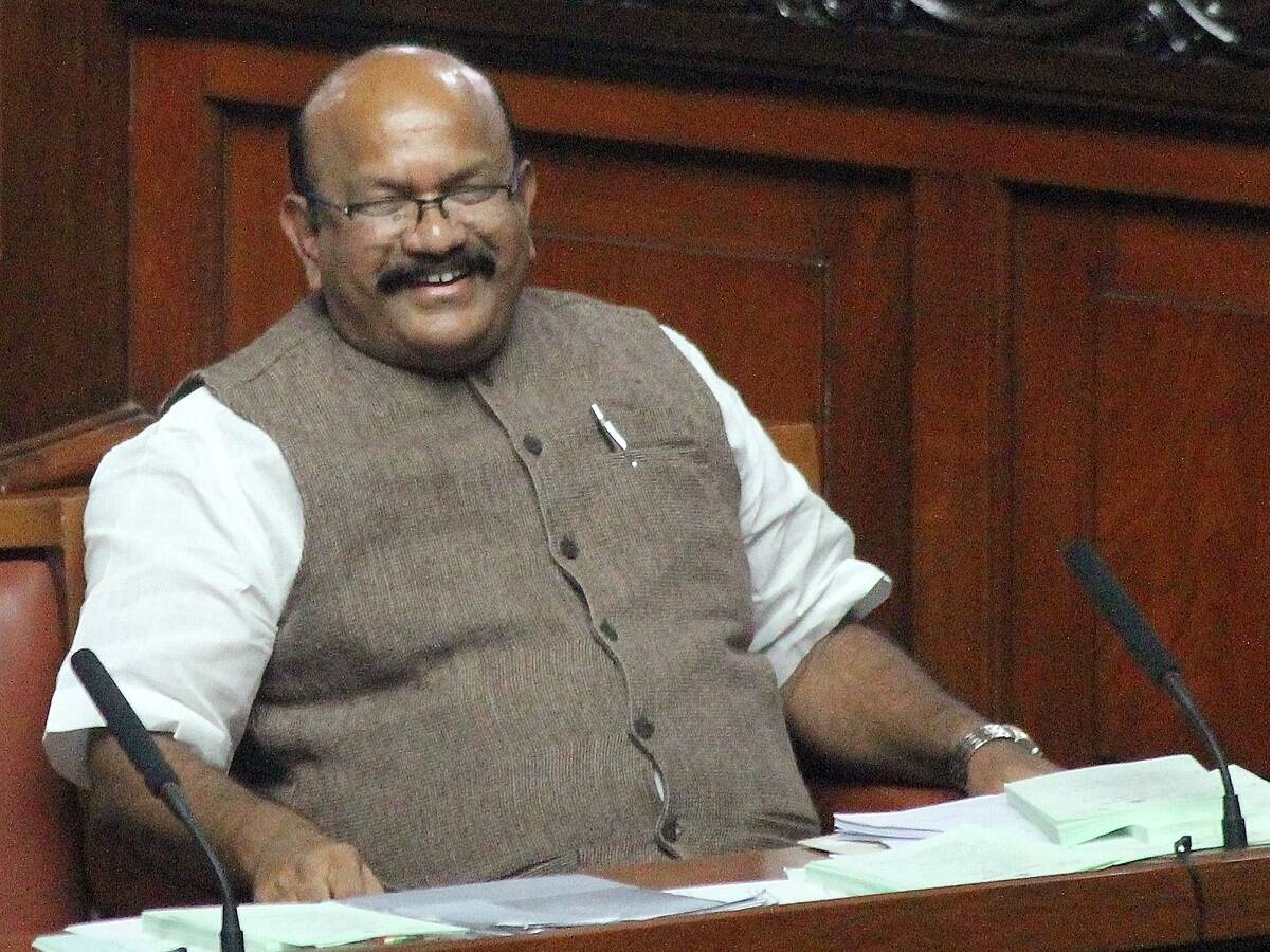 Karnataka: Rebel Congress MLA Umesh Jadhav joins BJP, likely to be ...