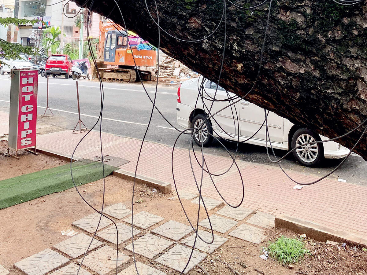 Video: Dangling cable wires to do a disappearing act?