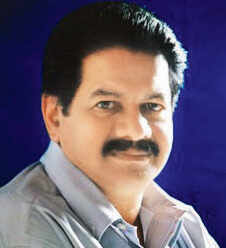 This farmer uses internet to keep monkeys off his back